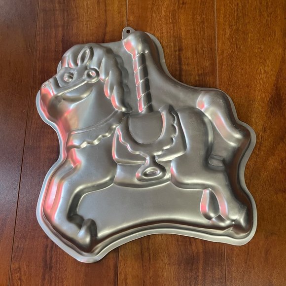 Wilton | Kitchen | New Vintage 99 Wilton Carousel Horse Cake Pan Mold ...